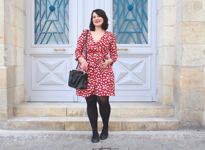 Une petite robe rouge – https://mademoisellemodeuse.com/